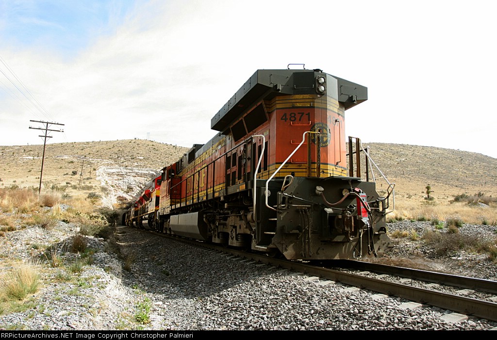 BNSF 4871